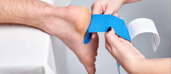 Hielspoor tapen - Sporttape en Kinesiotape - Skystep
